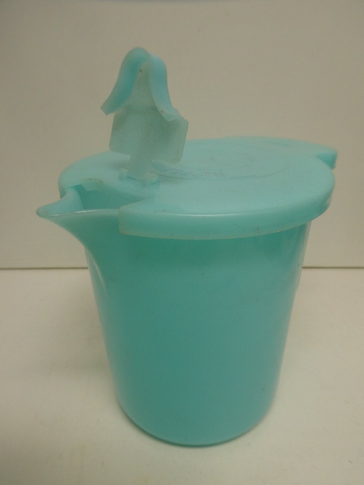 VINTAGE BLUE PLASTIC TUPPERWARE LIDDED CORDIAL WATER MILK 1 LITRE JUG ...