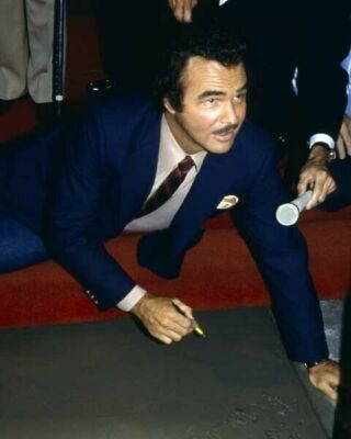 Burt Reynolds signs cement hand prints Hollywood Walk of Fame 1981 8x10 ...