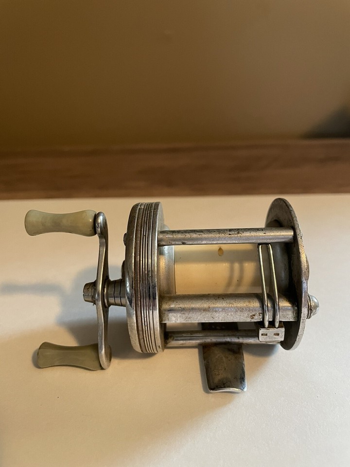 Vintage Bronson Lashless Model No. 1700 Fishing Reel Made in U.S.A ...