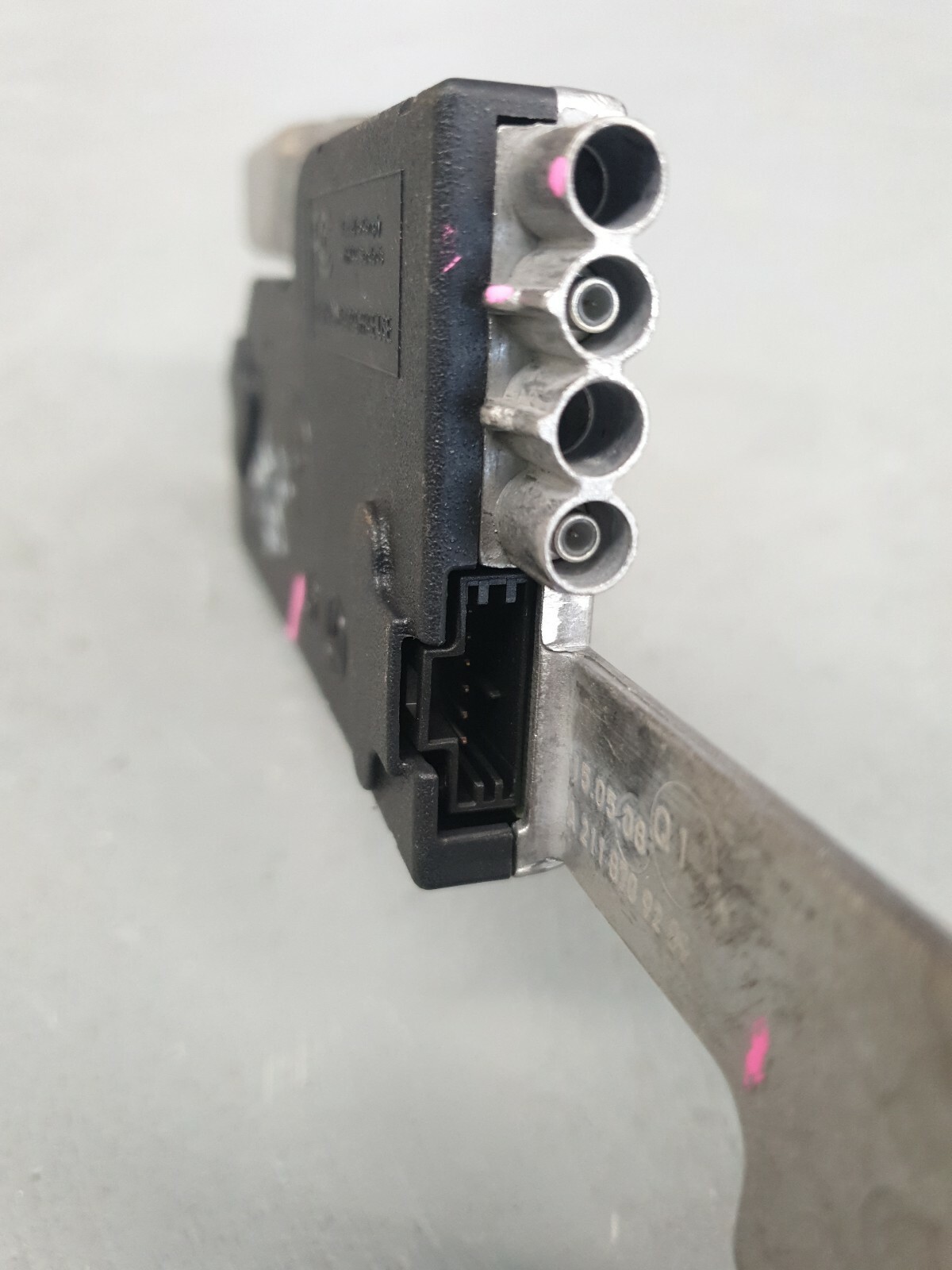 Mercedes Benz W211 W219 E CLS Class Antenna Amplifier A2118709289 JAK1 ...