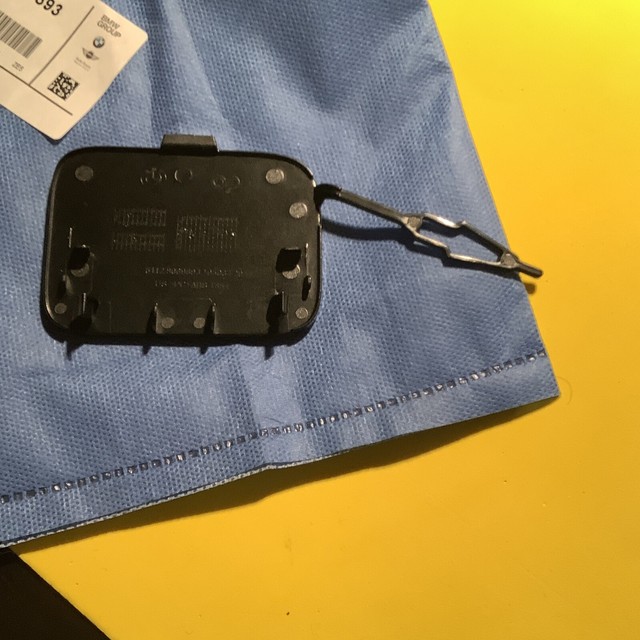 Genuine BMW X7 G07 Front Bumper Flap Towing Cap Cover 51118069893 for ...