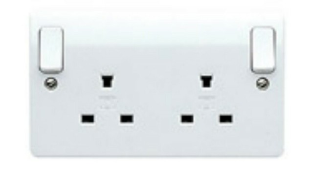 13a Non Standard Socket Twin 2 Gang 't' Shape Earth Pin DP 13 Amp MK ...