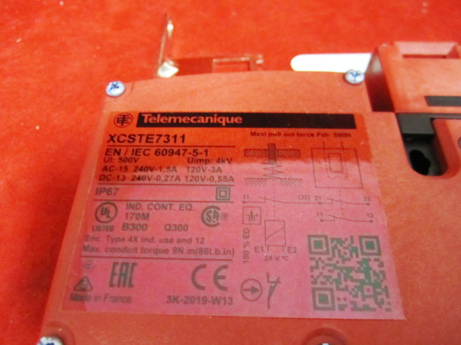 Telemecanique XCSTE7311-2B+XCSZ12 Plastic Safety Interlock Switch+ ...