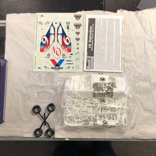 Revell NASCAR 50th Anniversary Mark Martin Model Kit Tin Ford Taurus 1 ...