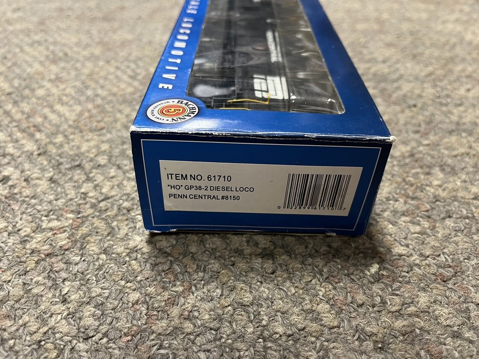 + Bachmann HO Scale Penn Central #8150 GP38-2 Diesel Locomotive 61710 ...