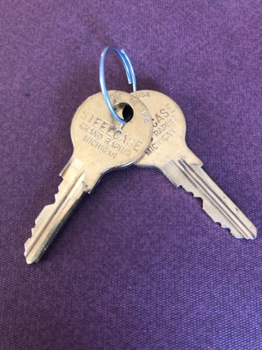 2 (TWO) STEELCASE FR KEYS - FR305 - FR491 - OFFICE FURNITURE LOCKS | eBay