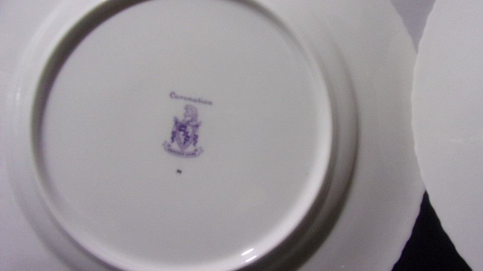 Hanover China Coronation 10.5" Dinner Plates - Green Leaf with Gold ...