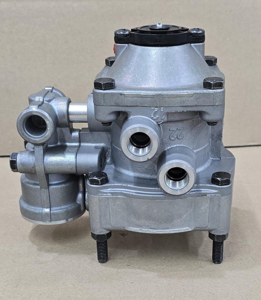 New WABCO TRAILER BRAKE CONTROL AIR RELAY MULTI-PORT VALVE Part ...