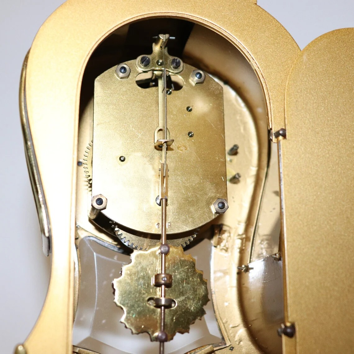 LE CASTEL Vintage Mantel Top! Clock Baby Mini SWISS Neuchatel 8 days ...