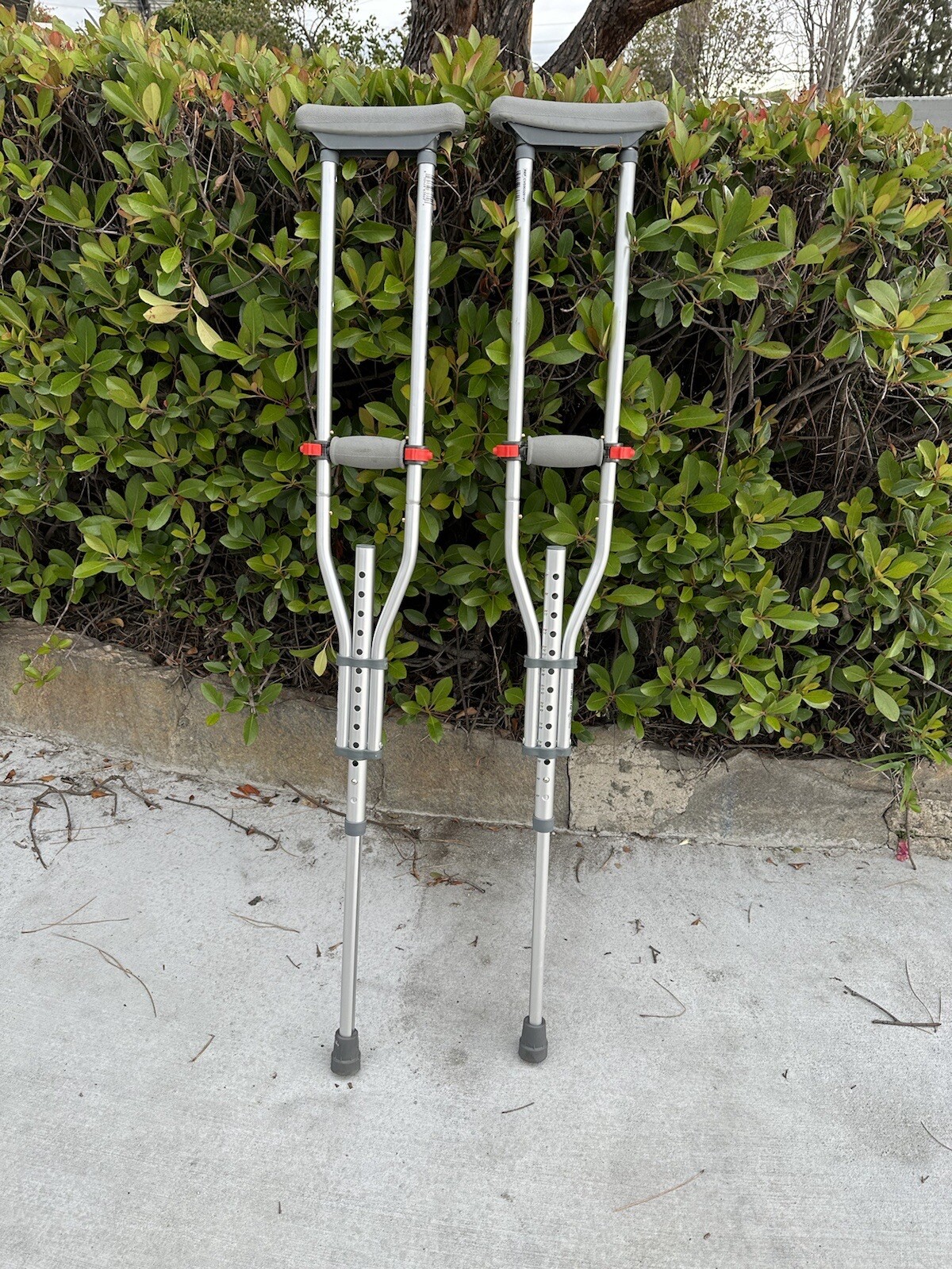 CVS Health Knock Down Universal Adjustable Aluminum Crutches 1 Pair ...