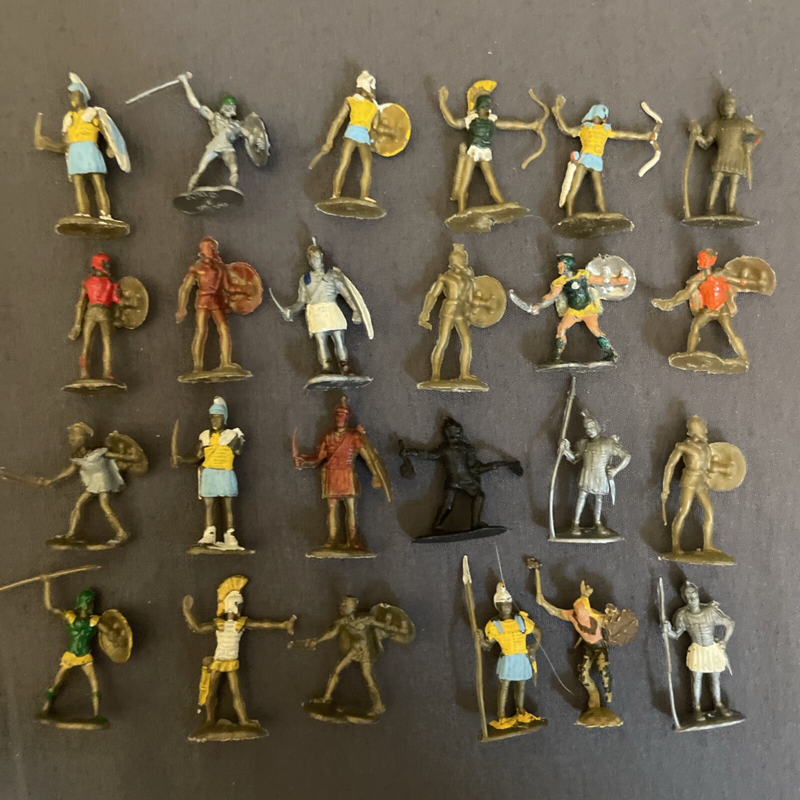 Vintage GIANT Brand ROMAN Soldier Toy Lot of 24 Plastic 1960s Hong Kong ...