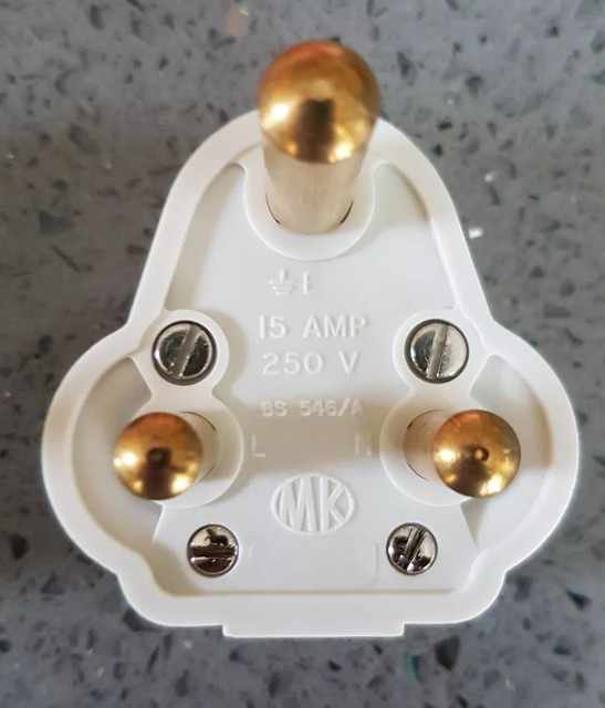 MK Electric UK Mains Plug Round Pin 15a / 15 Amp Cable Mount 515WHI for ...