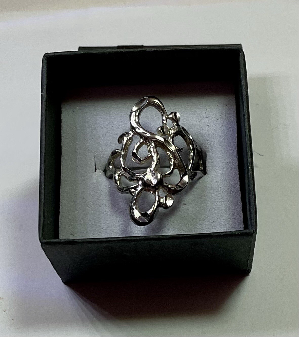 Diamond Cut Sterling Silver Swirl Ring Size 7 3/4 - Gem