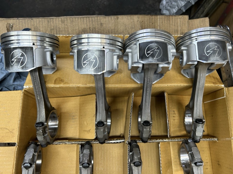 BBC 454 Factory 3/8 Rods. ARP Hardware Speed Pro L2465F Domed .030 Set ...