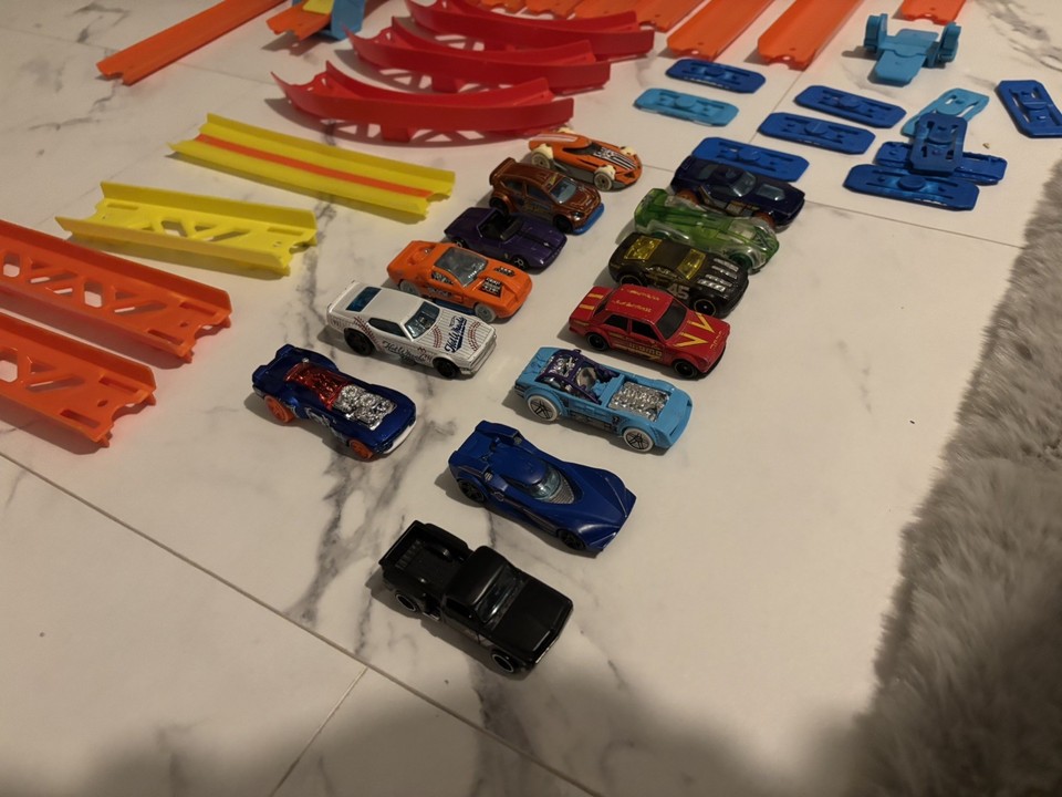 Genuine Hot wheels Track Loop - With Track connectors 13 cars stunt ...
