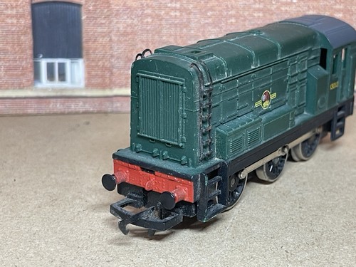 Triang OO Gauge Model Railway Br Green Class 08 Diesel Shunter Loco | eBay
