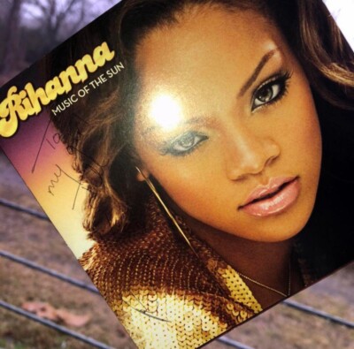 2005 Rihanna Music Of The Sun Signed Debut Album CD Cover Booklet | eBay