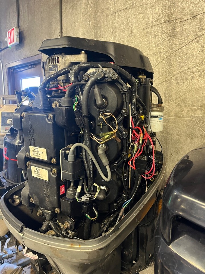~1996 Mariner Mercury 225 hp EFI 2-Stroke 25" Outboard Boat Motor ...
