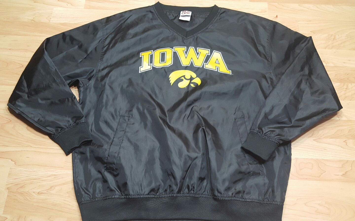 IOWA Hawkeyes Pullover Nylon Jacket By Red Oak Size Large BLACK & GOLD ...