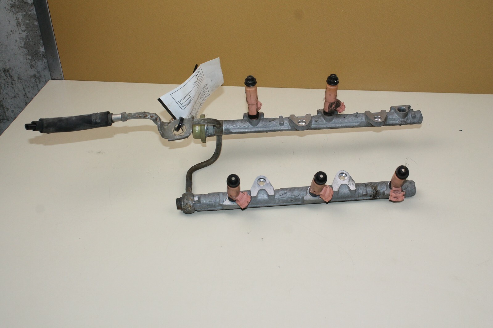 2004 Toyota Sienna Fuel Injector Rails with 5 Fuel Injectors | eBay