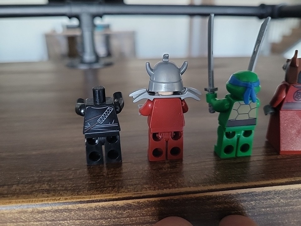 LEGO TMNT Minifigures Shredder, Leonardo, Master Splinter, Foot Soldier ...