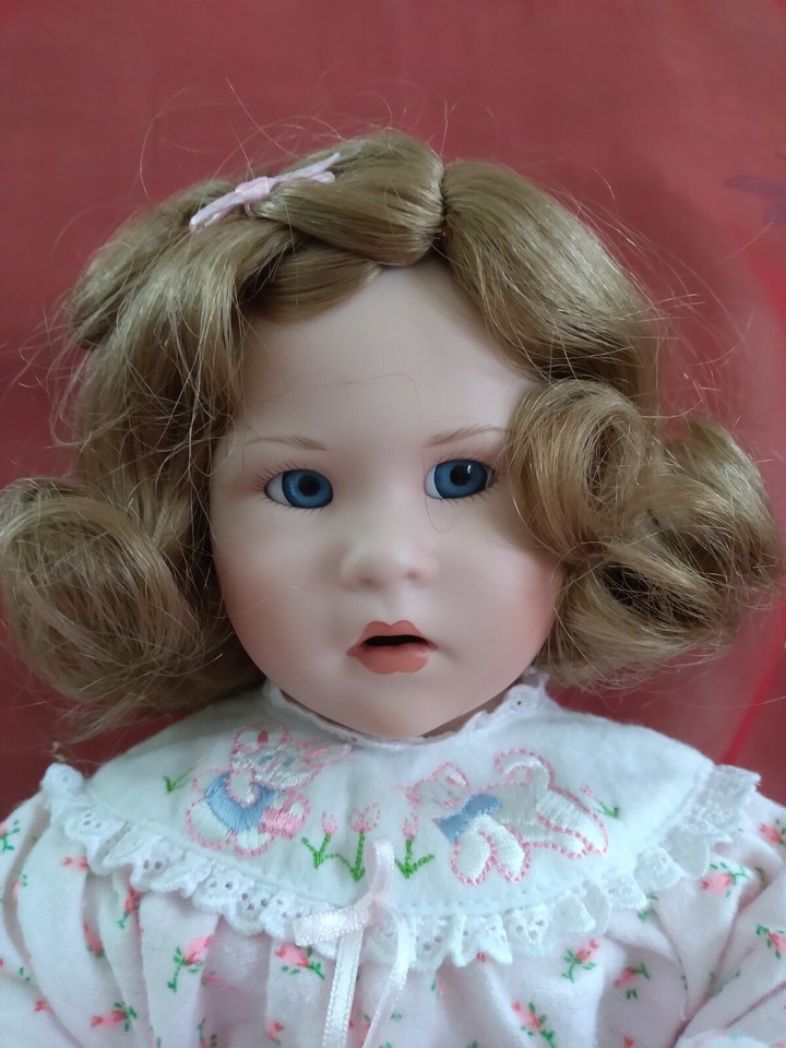 BRIGITTE DEVAL "KATIE" Vintage 1989 Porcelain doll bedtime 10"sitting ...