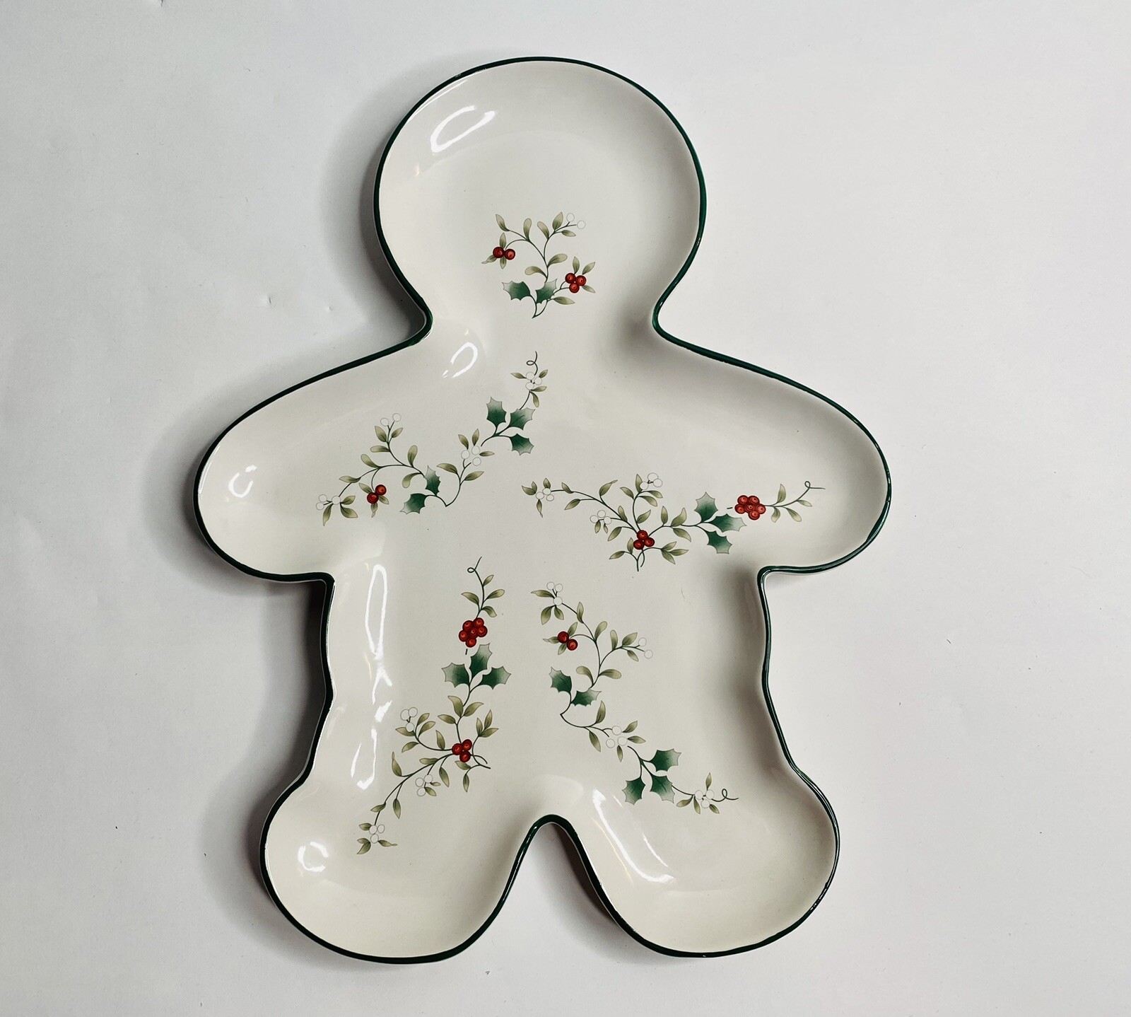 Pfaltzgraff Winterberry Gingerbread Man Cookie Embossed Plate Dish ...