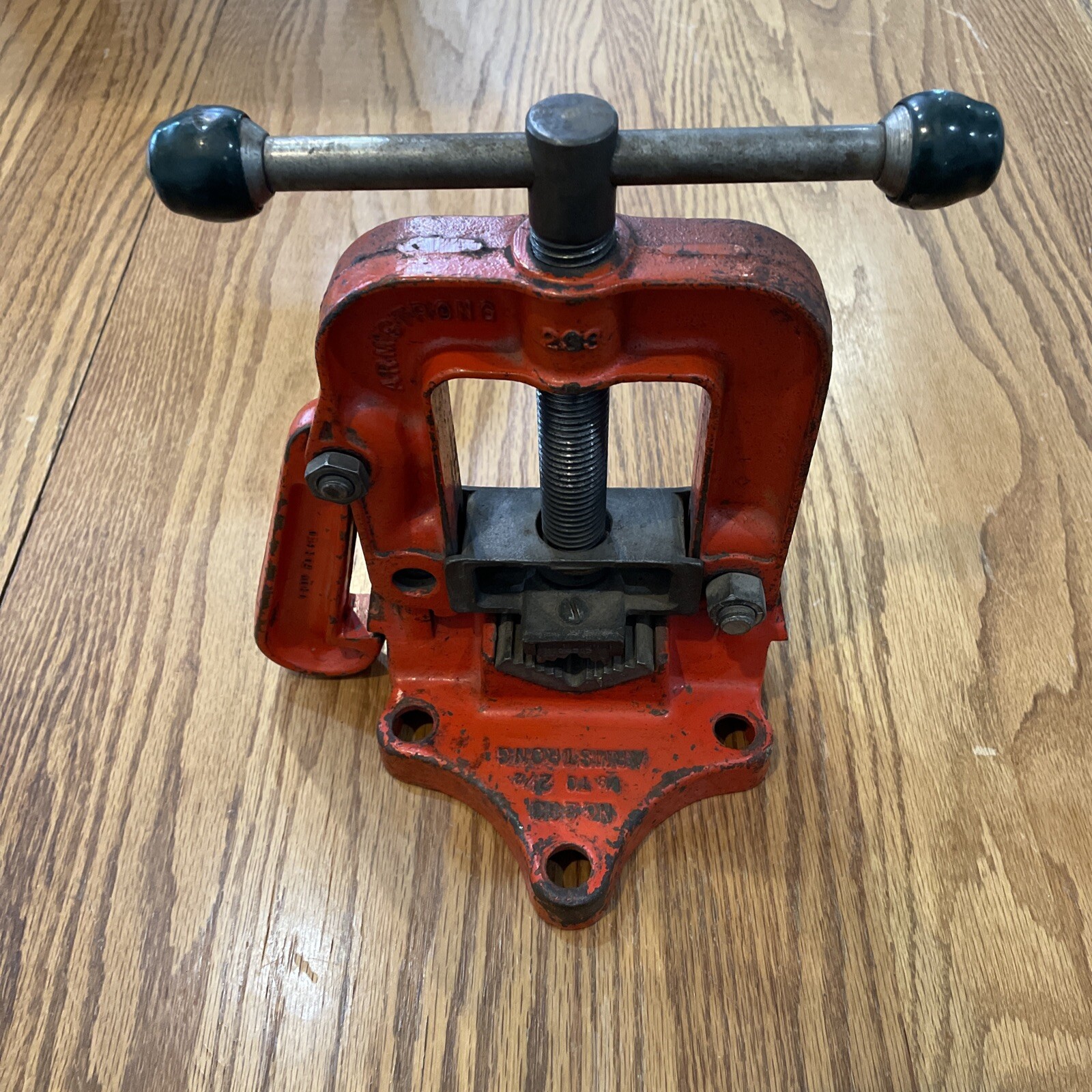 VINTAGE ARMSTRONG PIPE VISE No. 233 1/8" TO 2 1/2" CAPACITY MADE IN USA ...