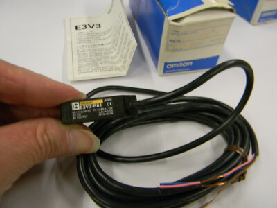 New Omron E3V3-R61 Photoelectric Switch 12-24 VDC N5 | eBay