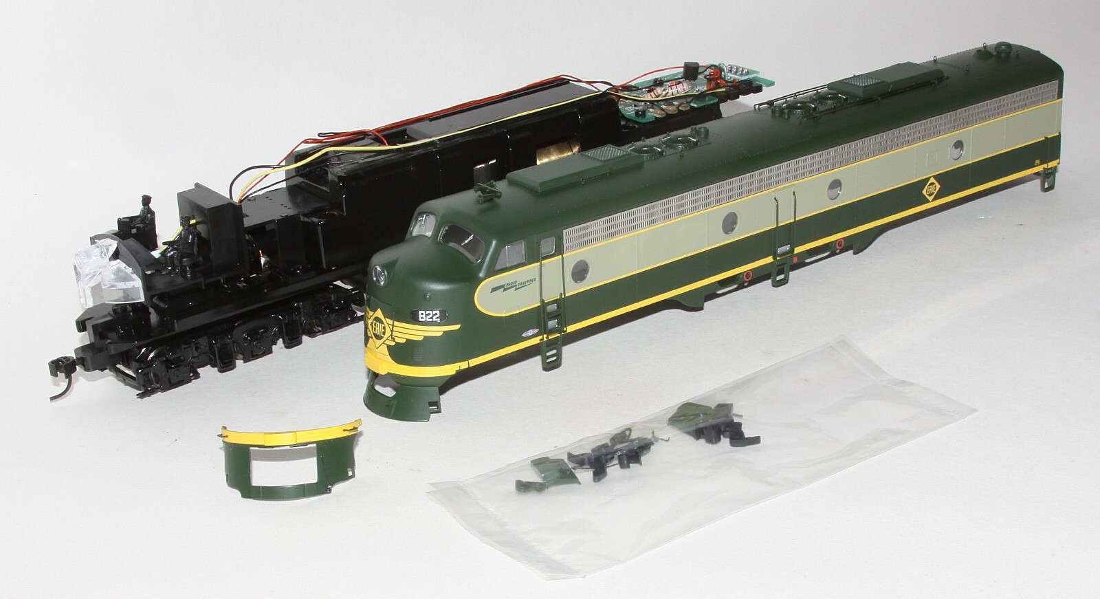 Walthers Proto 2000 E8/9 Erie 822 DCC Ready
