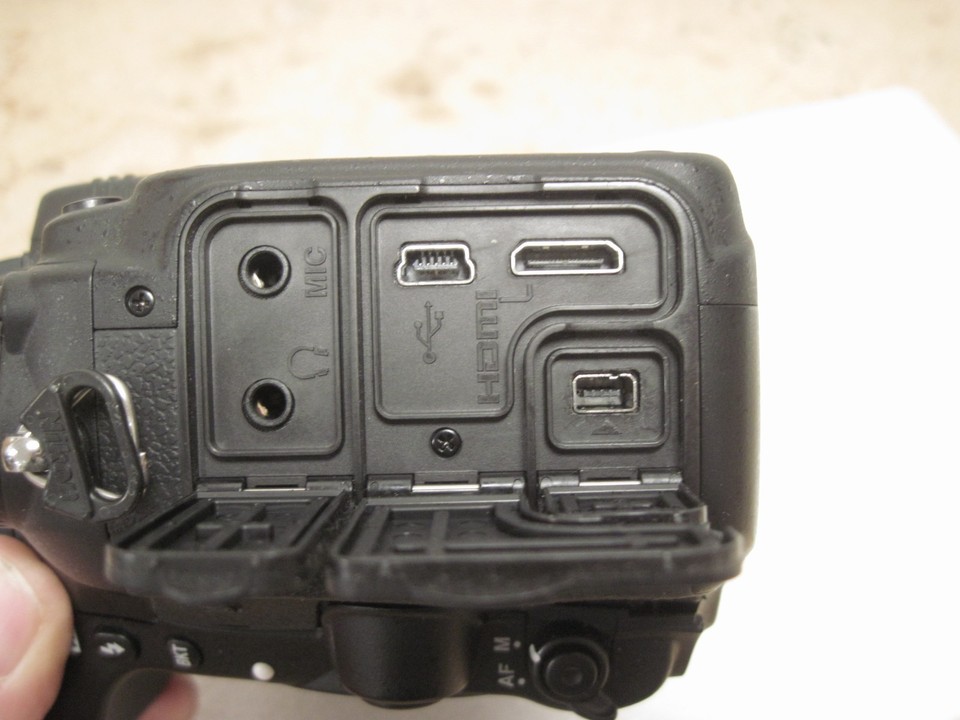 DAMAGED NIKON D610 24.3MP DSLR CAMERA BODY + BATTERY - PARTS ONLY ...