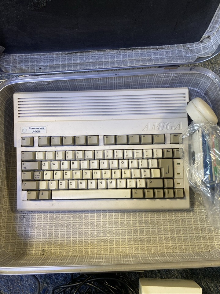 Commodore Amiga A600 HD Vintage Computer + Power Supply Unit + More ...