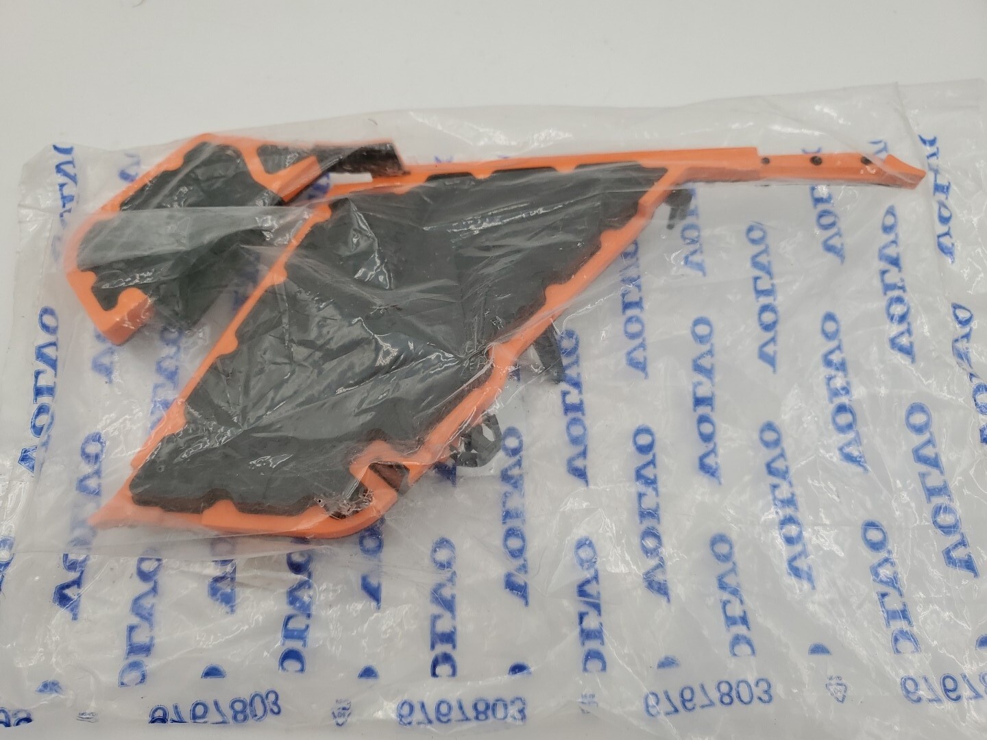 NEW OEM 2016-2022 Volvo XC90 Upper Plate Rear Seal 31688970 | eBay