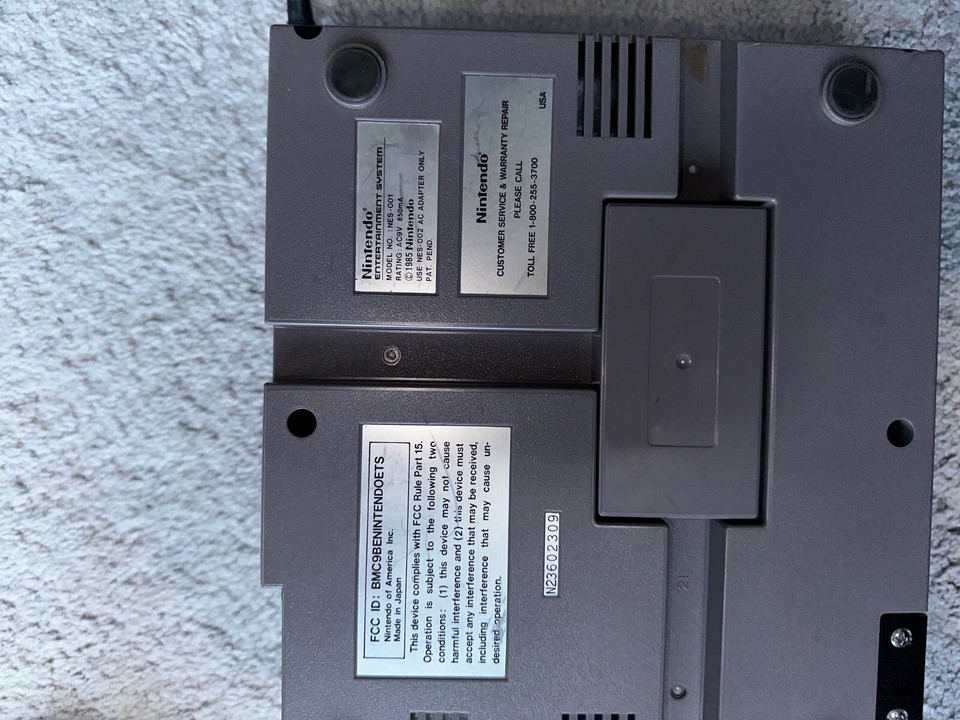 Nintendo Entertainment System NES Action Set Console- w 2 Controllers ...