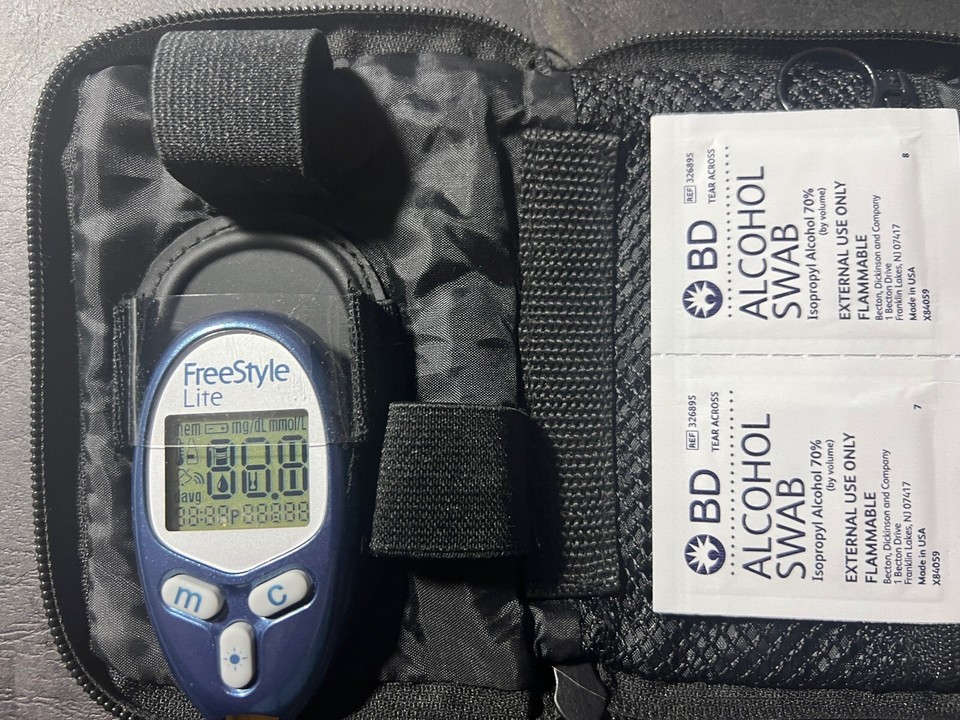 FREESTYLE Lite Glucose Meter and CASE - FREE STYLE - Medical - Monitor ...