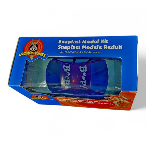 AMT/Ertl Road Runner Wile E Coyote Looney Tunes Snapfast Model Kit ...