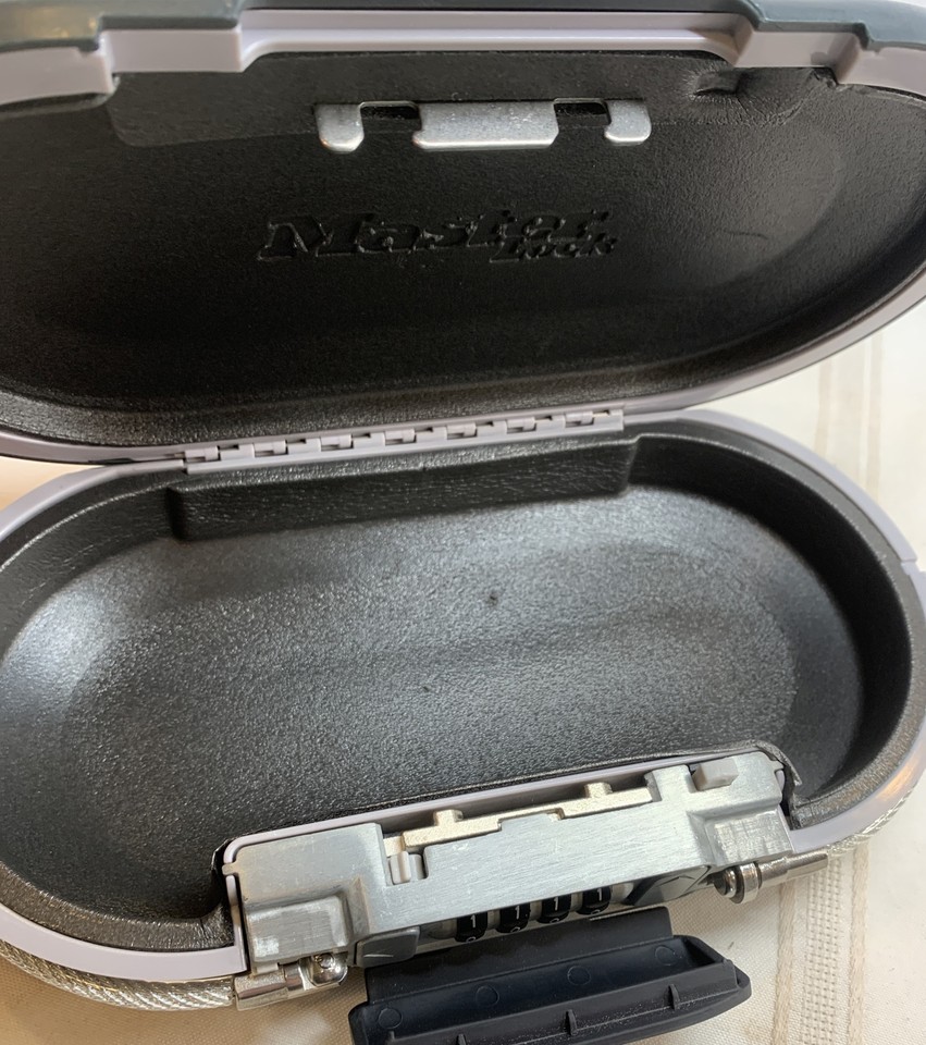 Master Lock SAFE SPACE 5900D Portable Personal Security Safe Tested And ...