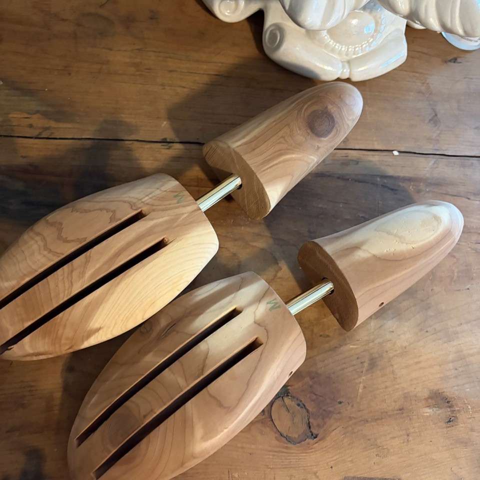 Woodlore Cedar Wood M Shoe Tree Form Pair Medium Shaper Keeper Storage ...