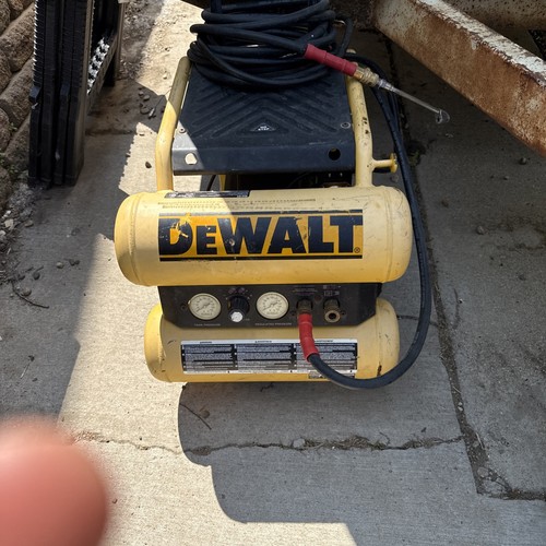 DeWalt 4 gal Twin Stack Portable Air Compressor 125 psi 1.1 HP | eBay