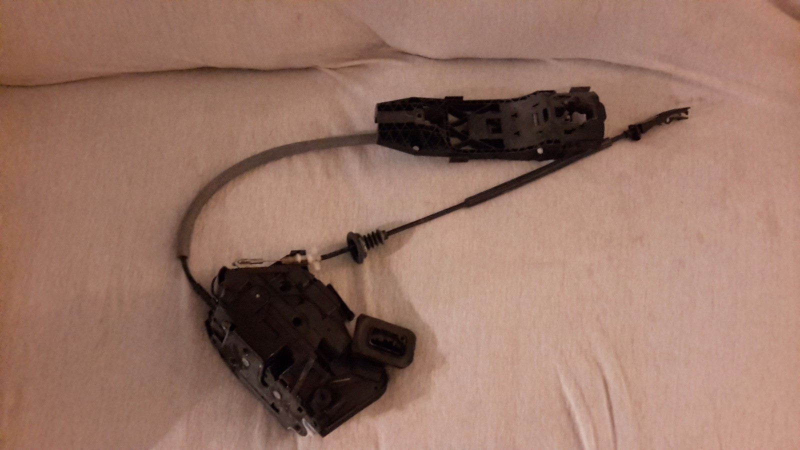 2008 VW RABBIT OEM RIGHT REAR POWER DOOR LATCH W/HANDLE BASE | eBay