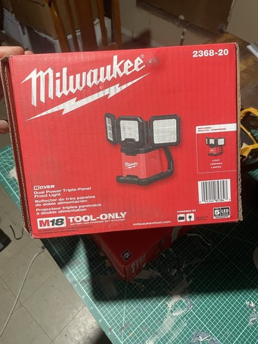 Milwaukee 2368-20 M18 ROVER Dual Power Triple-Panel Flood & Area Light ...