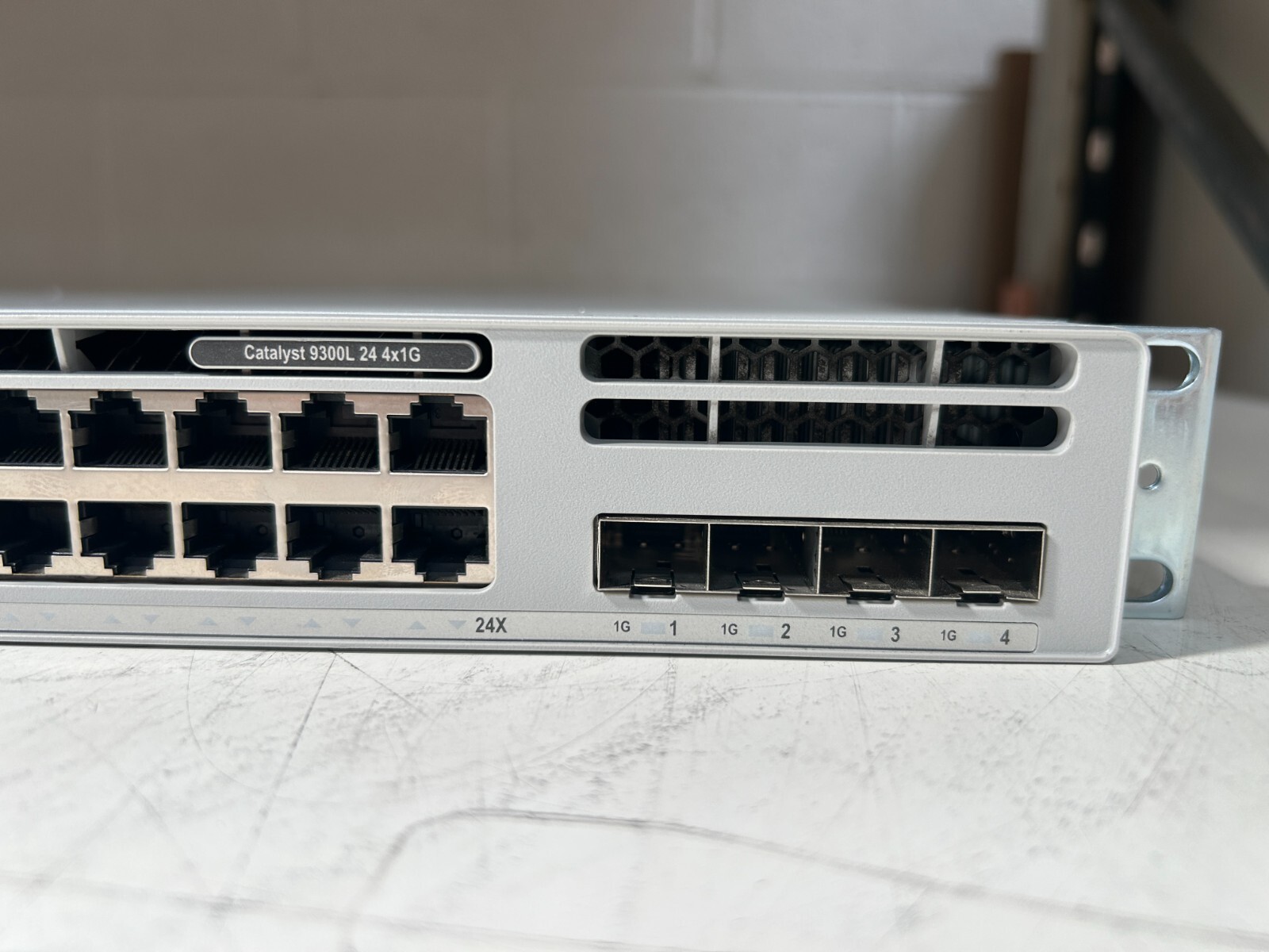 CISCO C9300L-24T-4G-E Catalyst 9300L 24P Daten SWITCH 90 TAGE GARANTIE ...