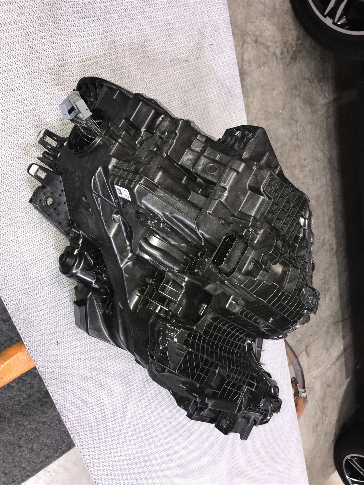 Volvo EX90 Electric 2025 Headlight Headlamps LED. (Right) Part Number ...