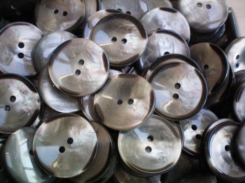 Buttons 25mm 23mm 20mm 18mm Grey Pearlescent 2 Hole Button (W142a W165A ...