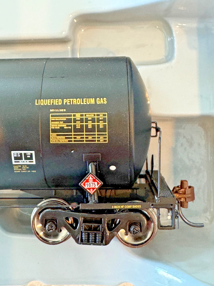 Athearn Genesis Item ATHG68456-Union Tank Car UTC 33K LPG Tank Car"Late ...