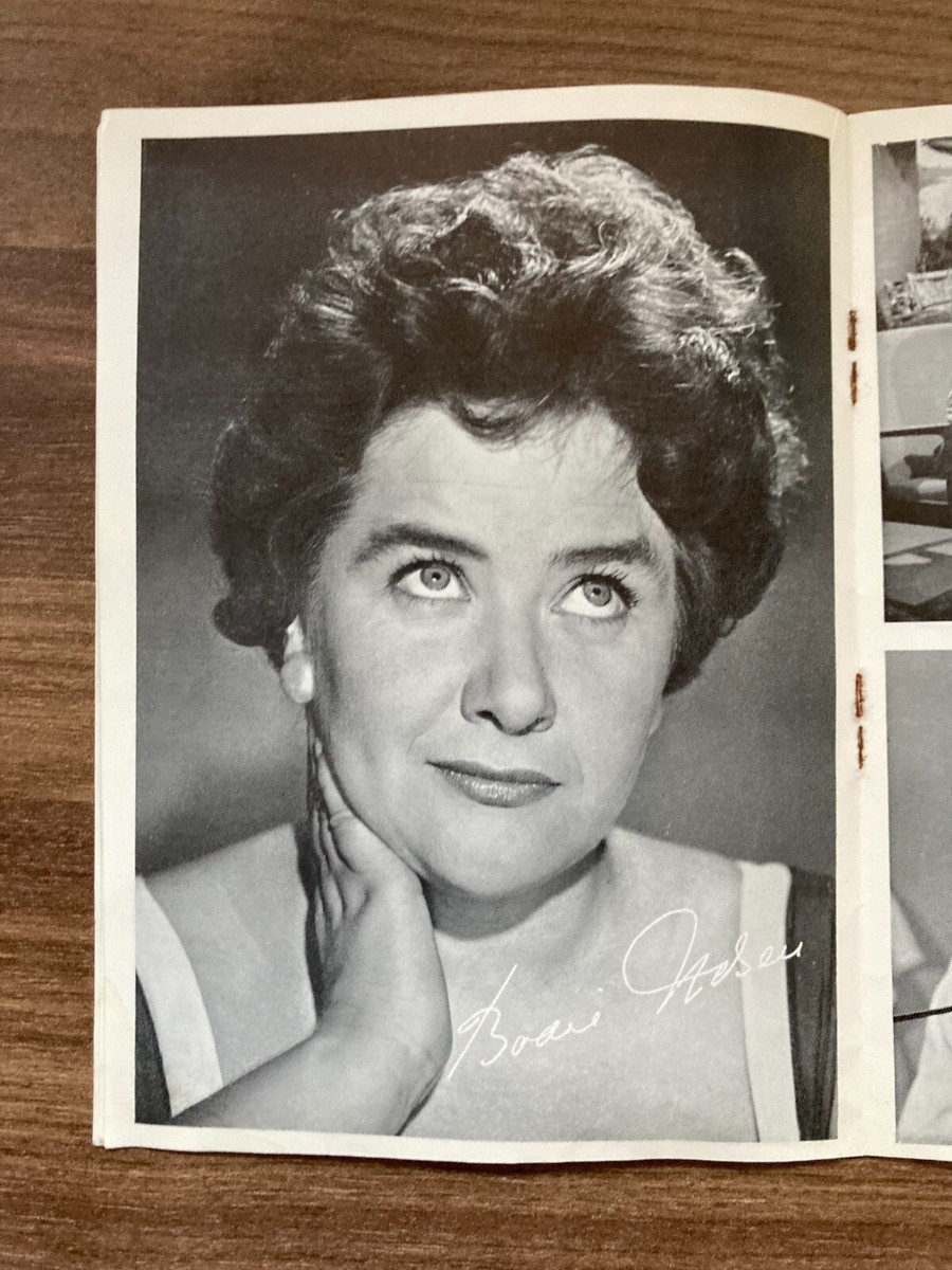 Lily Broberg's Instagram, Twitter & Facebook on IDCrawl