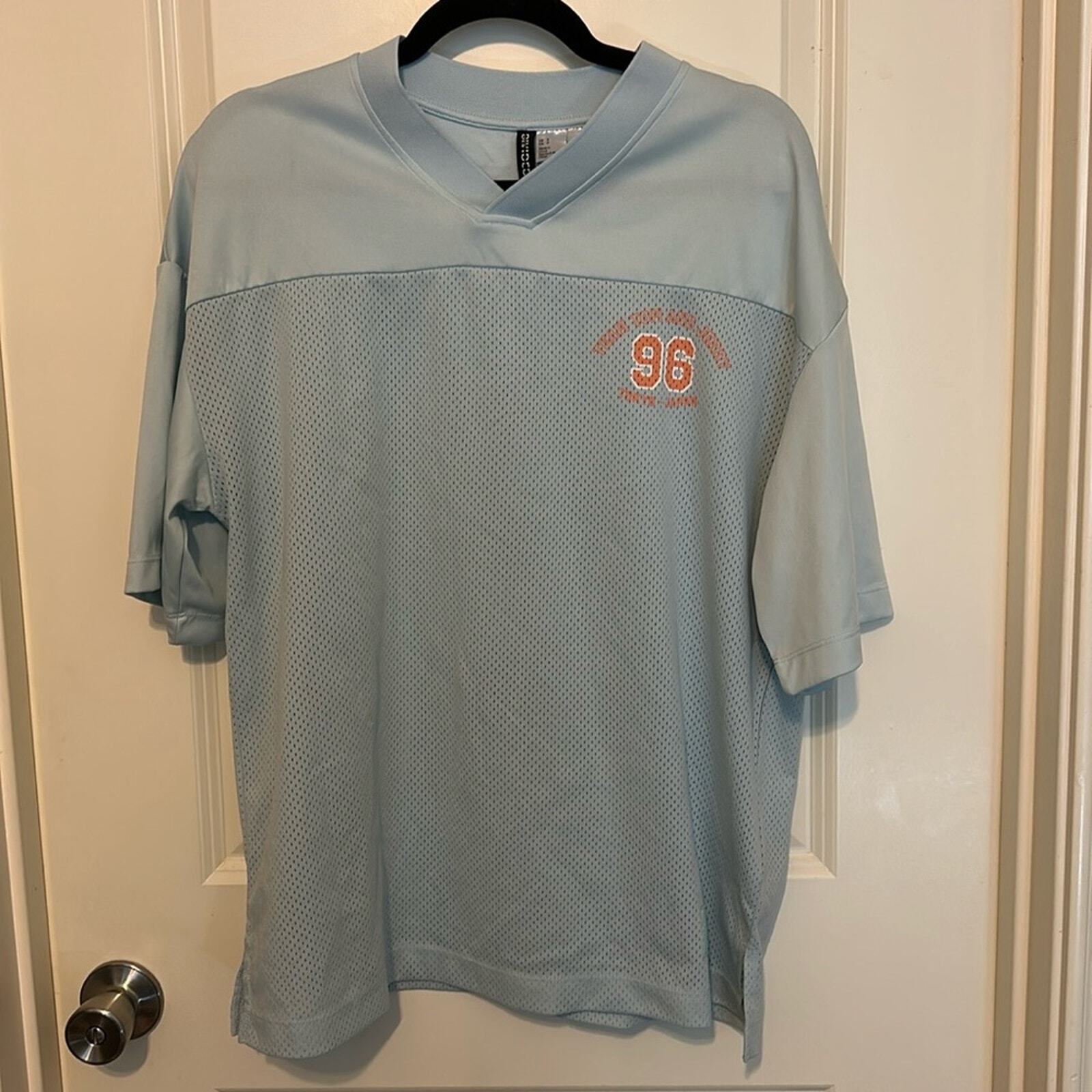 Divided WB Tom & Jerry mesh jersey. Size small - Gem