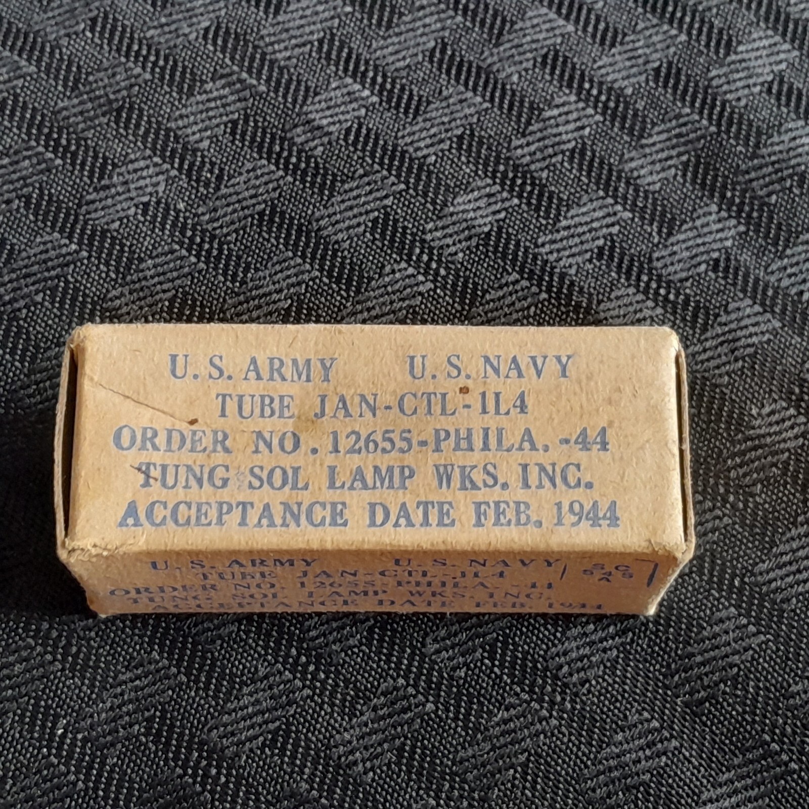 Vintage lot of (5) U.S. Army Signal Corps and U.S. Army/Navy radio ...