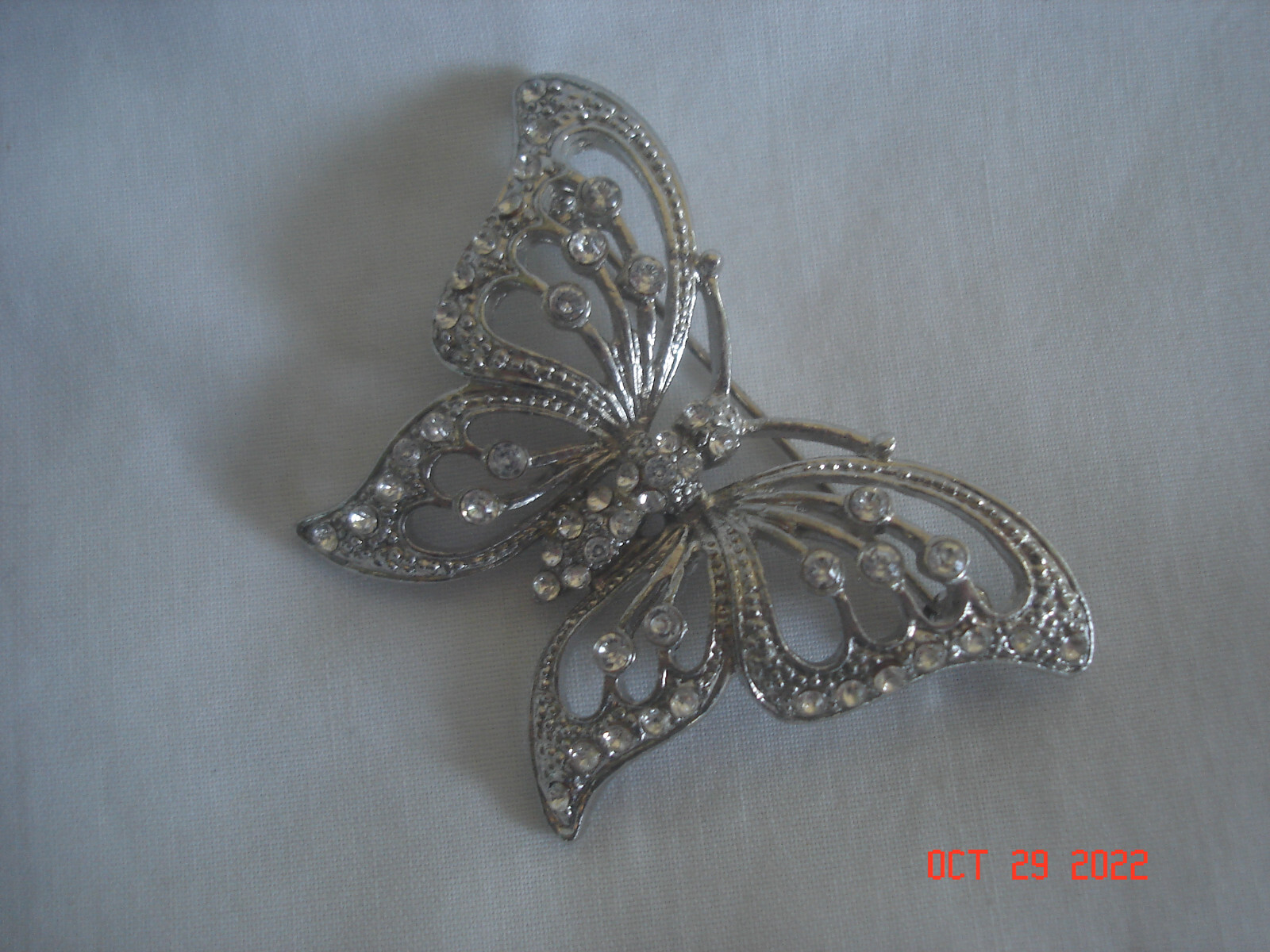 PRETTY Vtg. FILIGREE / CUT-OUT BUTTERFLY w/ RHINESTONES SILVER TONE PIN ...