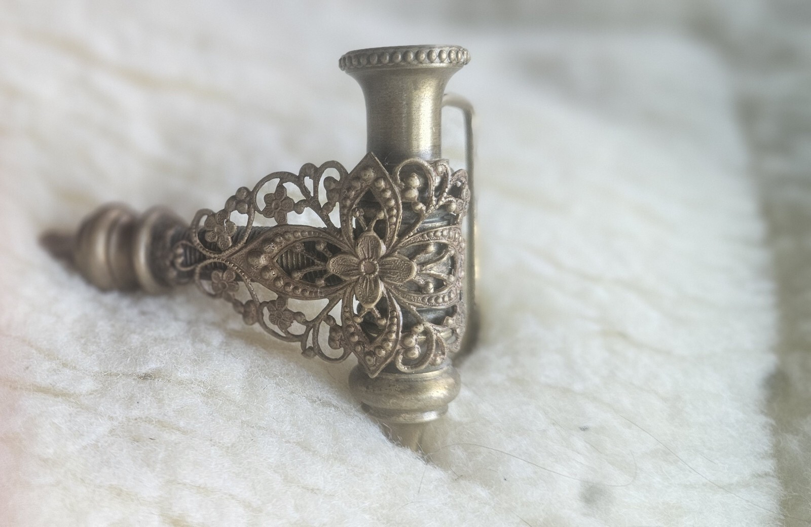 RARE Vintage 1970s Hidden Pipe Brass Filigree Belt Bu… - Gem